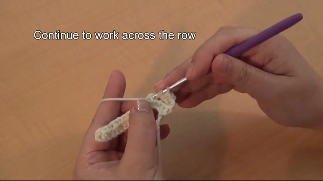 Basic Crochet Stitches – (3) Half double crochet (UK: Half treble ...